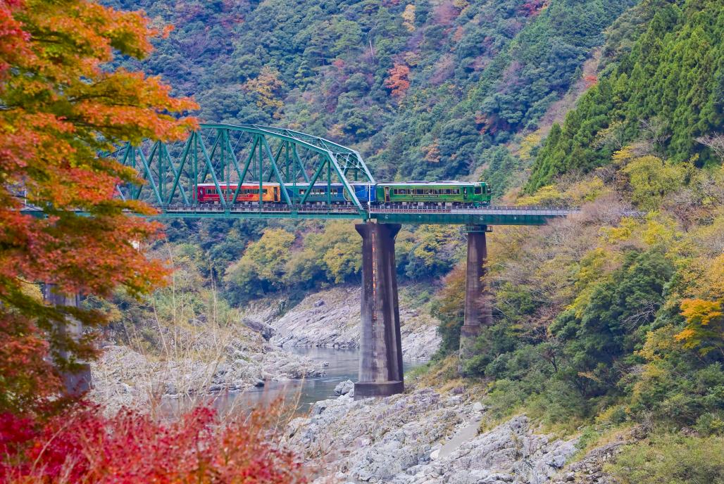 Sightseeing Train: Shikoku Mannaka Sennen Monogatari | See ＆ Do | VISIT ...